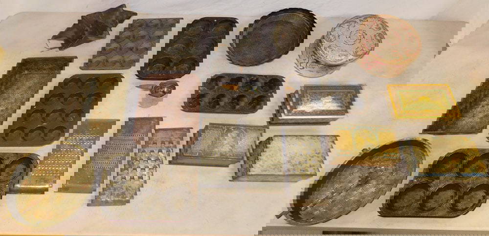 Lot Tin Items Auction