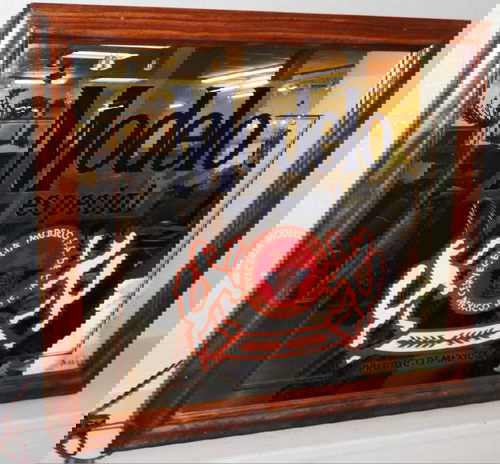 Vintage Lighted Modelo Beer Sign Auction