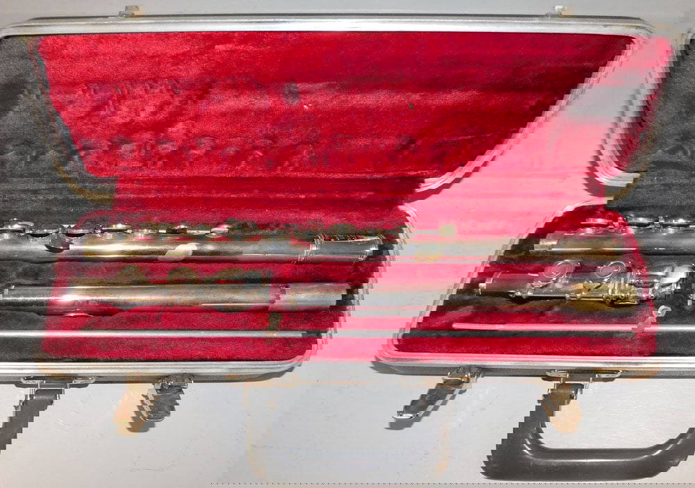 Bundy Flute In Case Auction