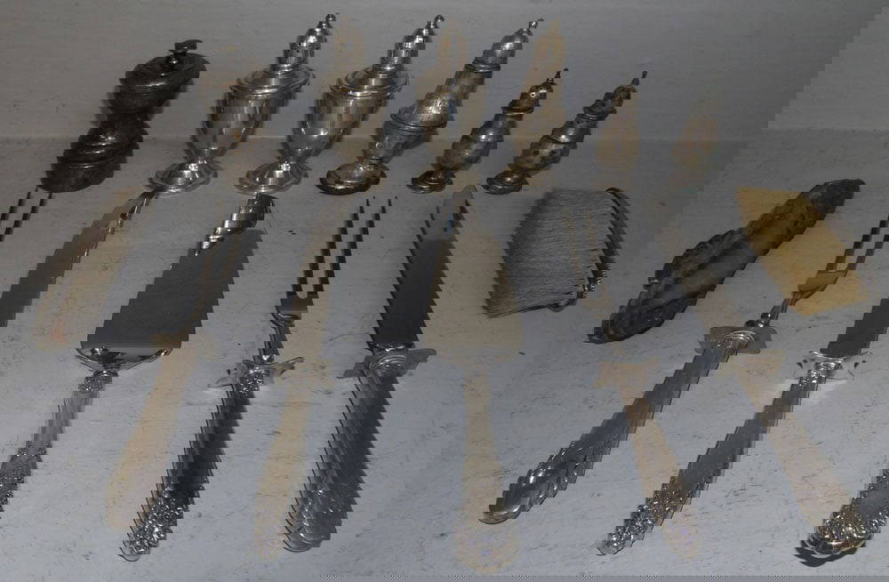 Lot Of Sterling Weighted & Handle Items Auction