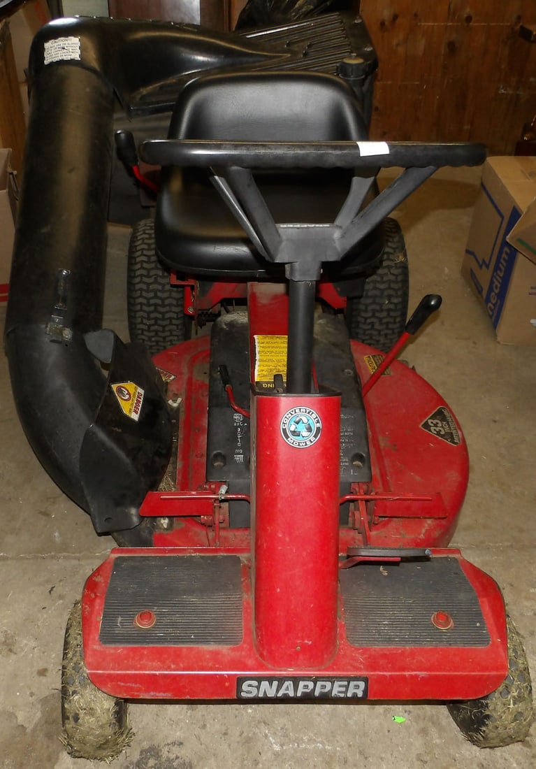 Snapper 14 Hp 5 Speed 33 Hi-vac Disc Drive Riding Lawn Mower Auction
