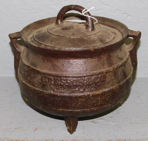 Cresson & Co. Cast Iron Covered Cauldron.