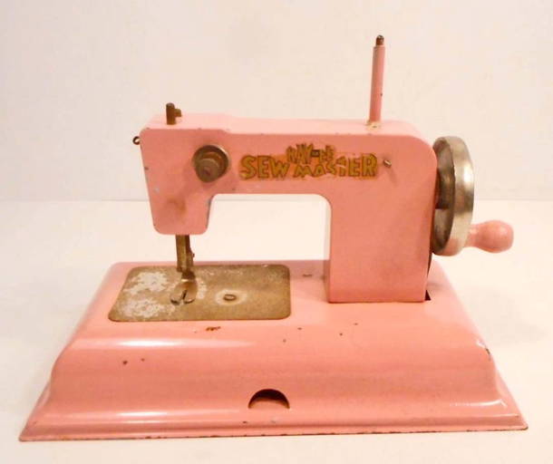 Vintage Kayanee Pink Metal Toy Sewing Machine