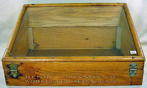 412: VINTAGE TABLE TOP DISPLAY CASE MARKED HENRY L. HAN 412: VINTAGE TABLE TOP DISPLAY CASE MARKED HENRY L. HAN