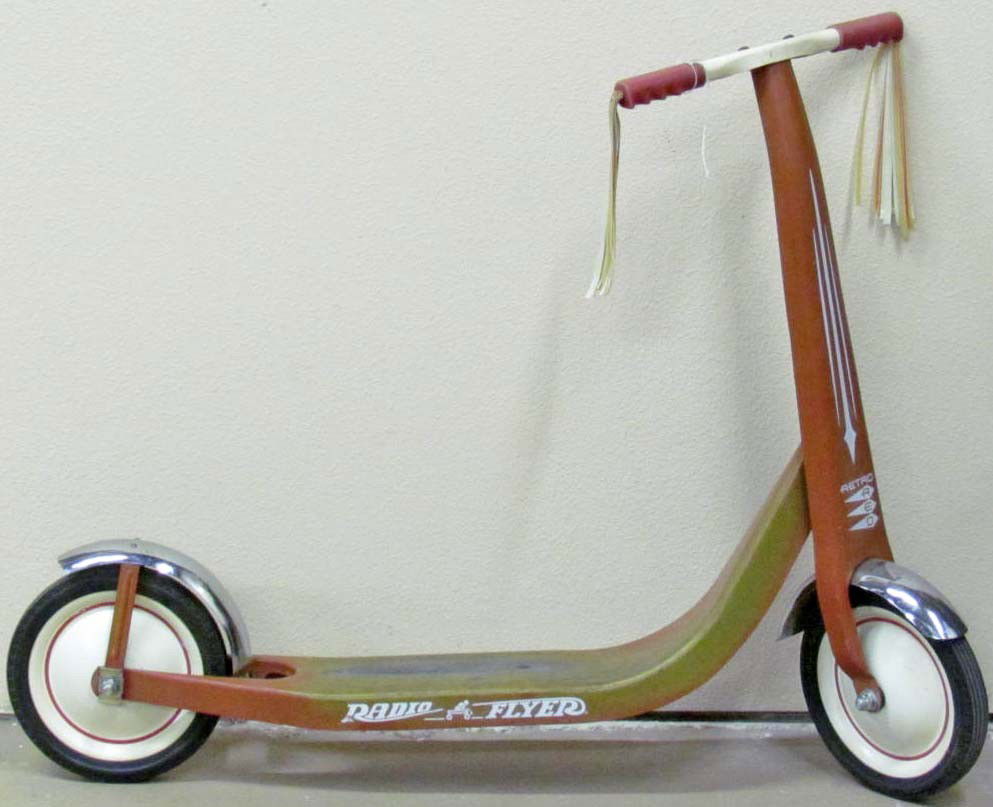 21: VINTAGE RETRO RED RADIO FLYER SCOOTER