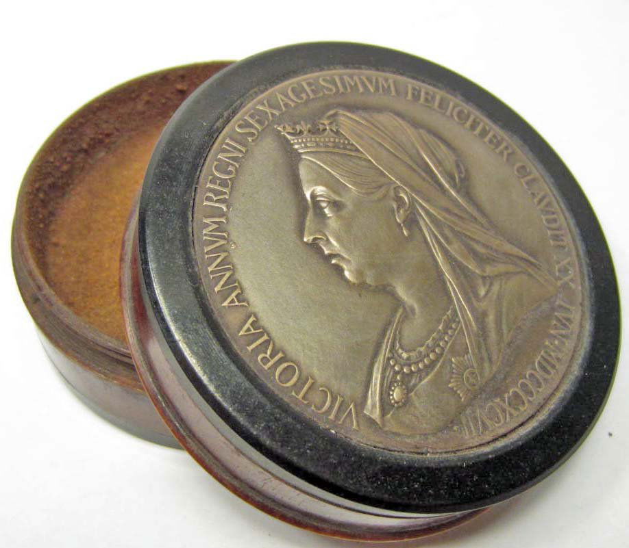 Queen Victoria Snuff Box Two Sided