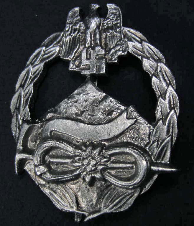 GERMAN NAZI MOUNTAIN TROOPS BADGE - Nov 17, 2013 | Pioneer Auction ...