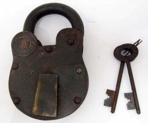 HUGE PULLMAN SILVER PALACE CAR CO. CAST IRON PADLOCK HUGE PULLMAN SILVER PALACE CAR CO. CAST IRON PADLOCK