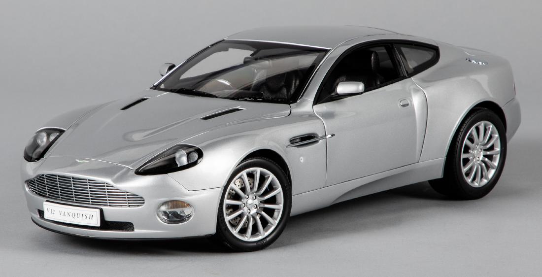 Kyosho Aston Martin V12 Vanquish scale model car