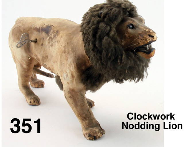 Clockwork Nodding Lion