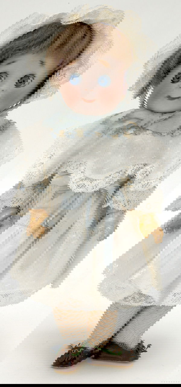 349: J D Kestner 221 Googlie