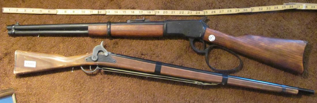 Replica/toy rifles and swords with sheath (6)