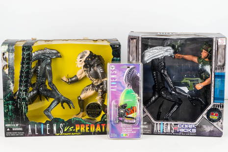 2 Large Aliens Play Sets & Other