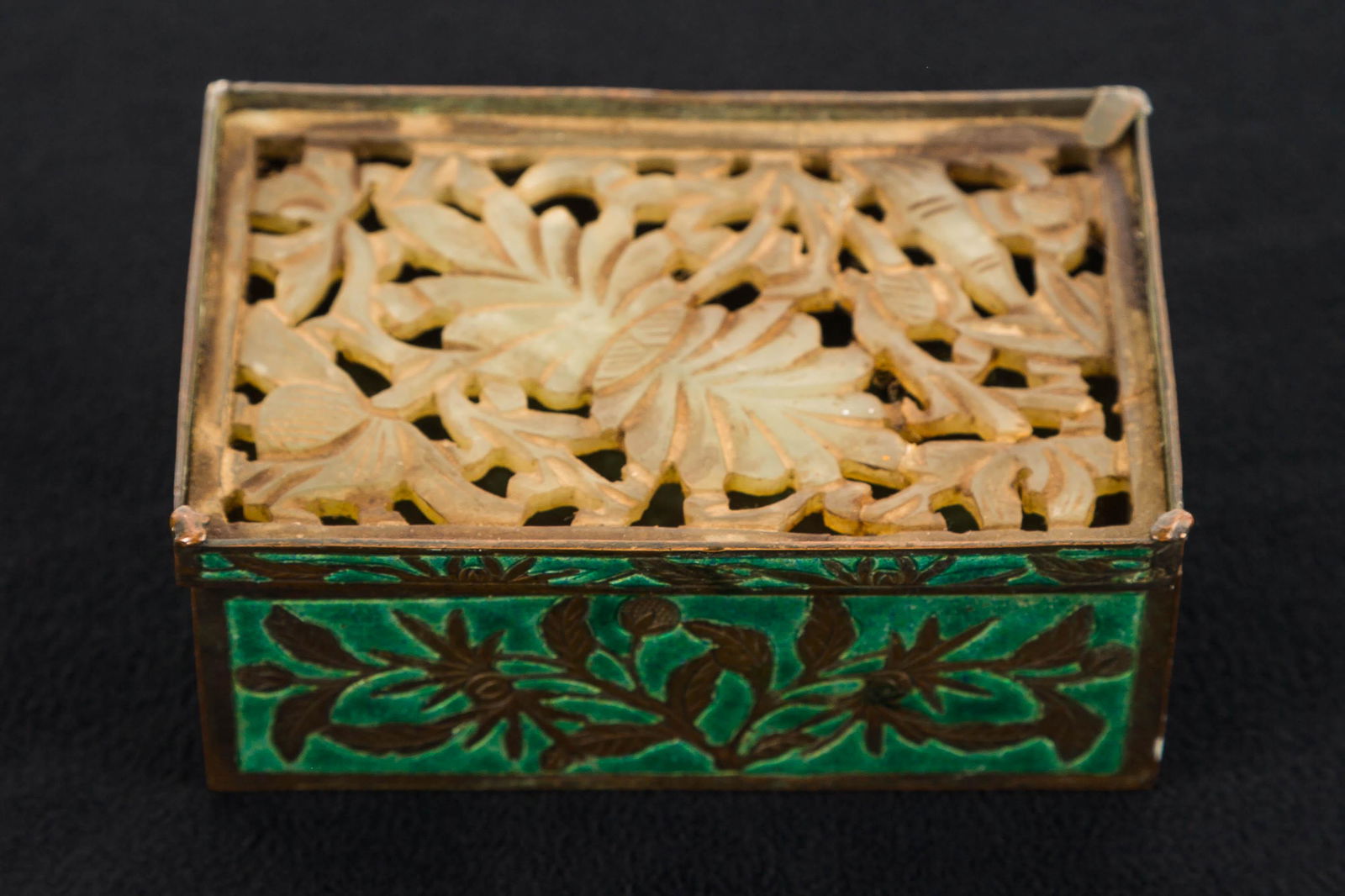 Bilston Enamel Patch Box - Nov 22, 2013 | The Antique Enamel Company ...