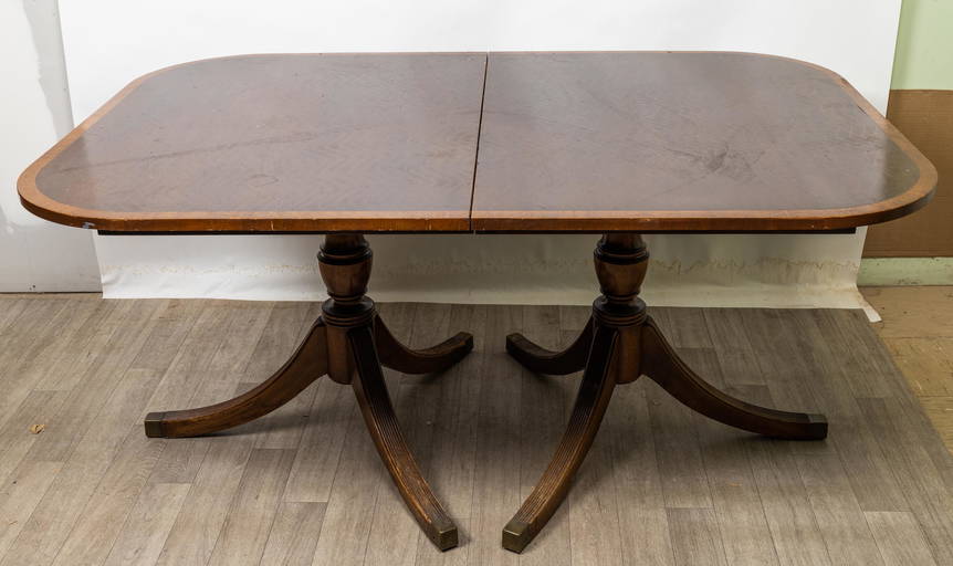 Pedestal Sheraton Style Dining Table