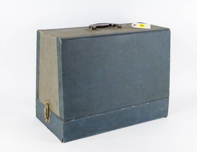 State Travel Sewing Machine (#0074) on Sep 02, 2022 | Keystone Auction ...