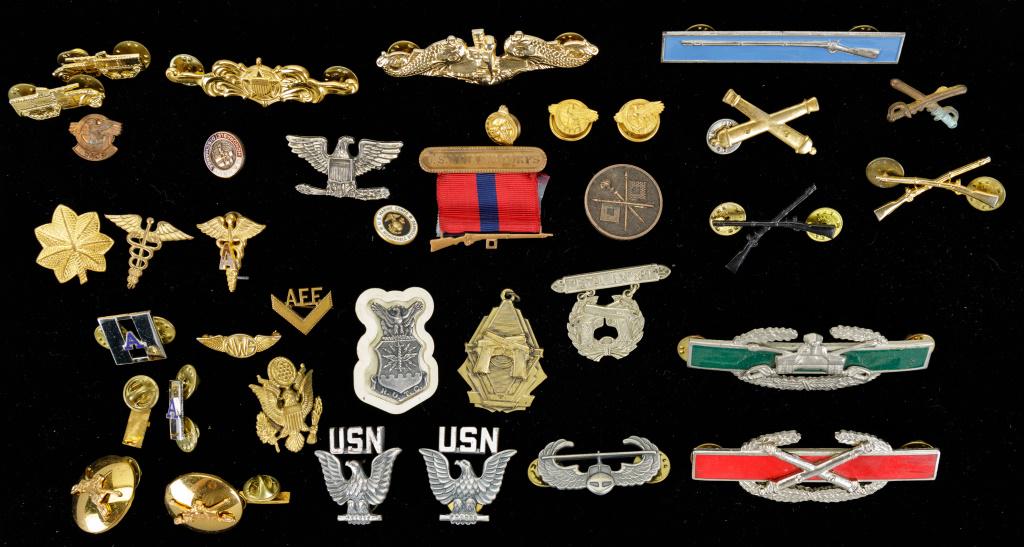 Vintage Military Pins & Insignias Auction