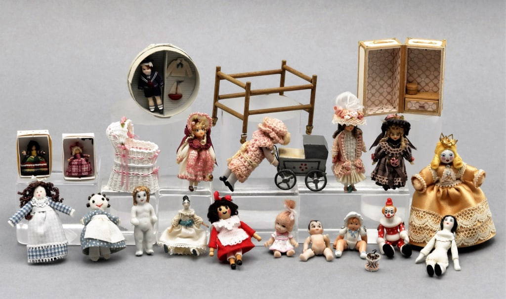 Artisan Dolls (15+) Dollhouse Miniatures Auction
