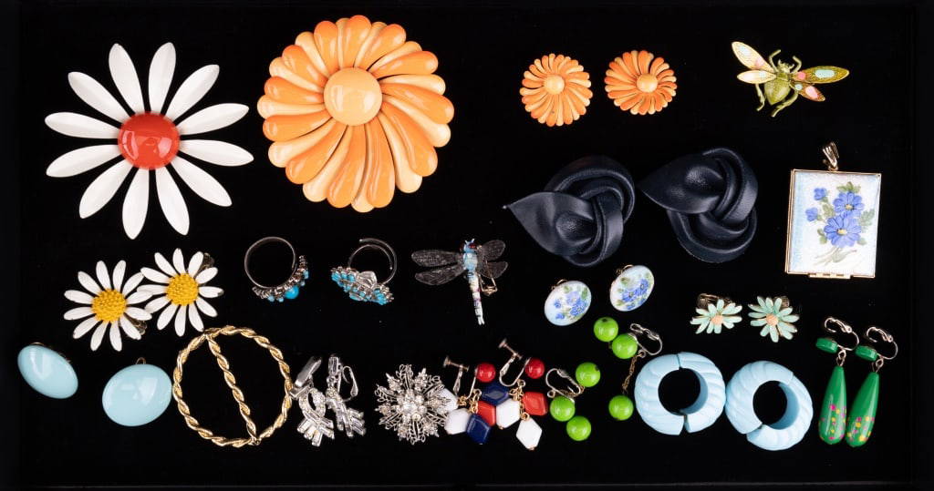 Mod Pins & Vintage Jewelry Collection Auction