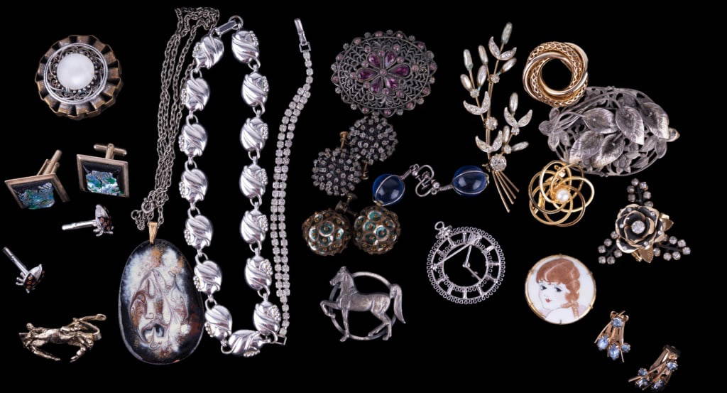 Vintage Jewelry Collection Auction