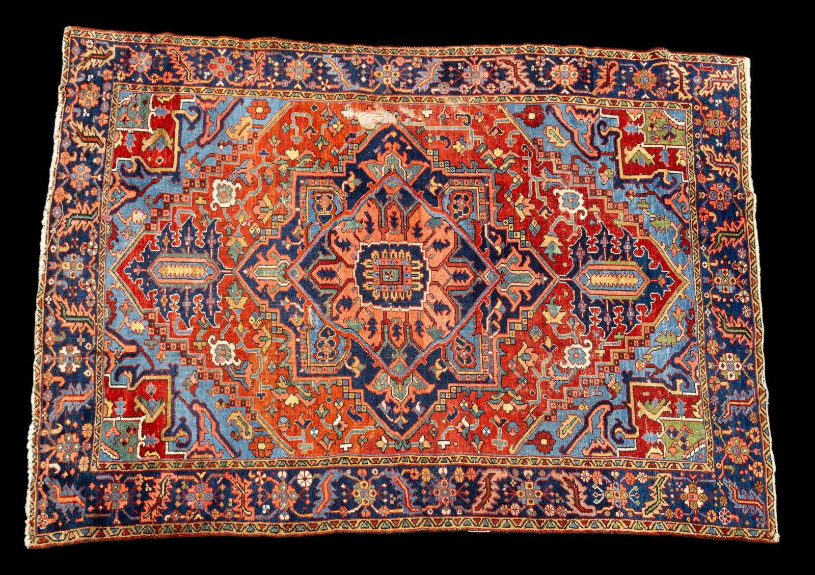 Antique Heriz / Serapi Rug Auction