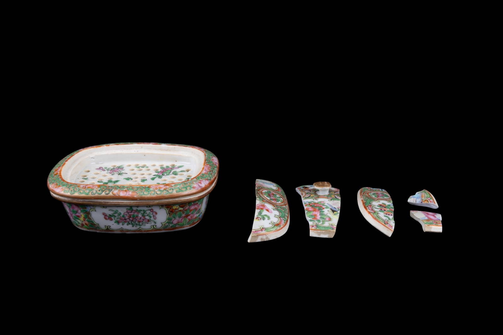 19th C Rose Medallion Cov. Vegetable, Insert Auction