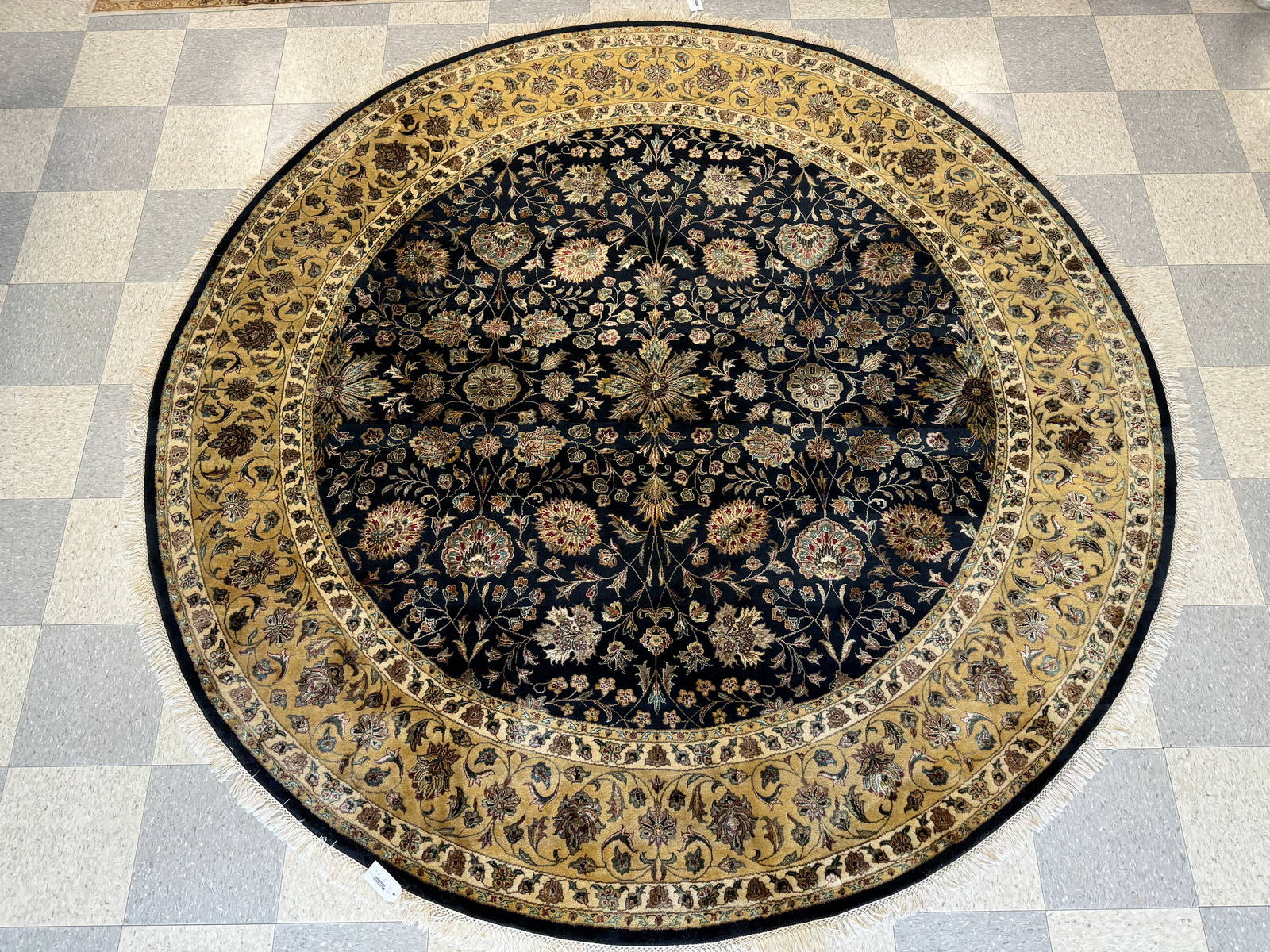 Fine Quality Contemporary Round Oriental Rug Auction