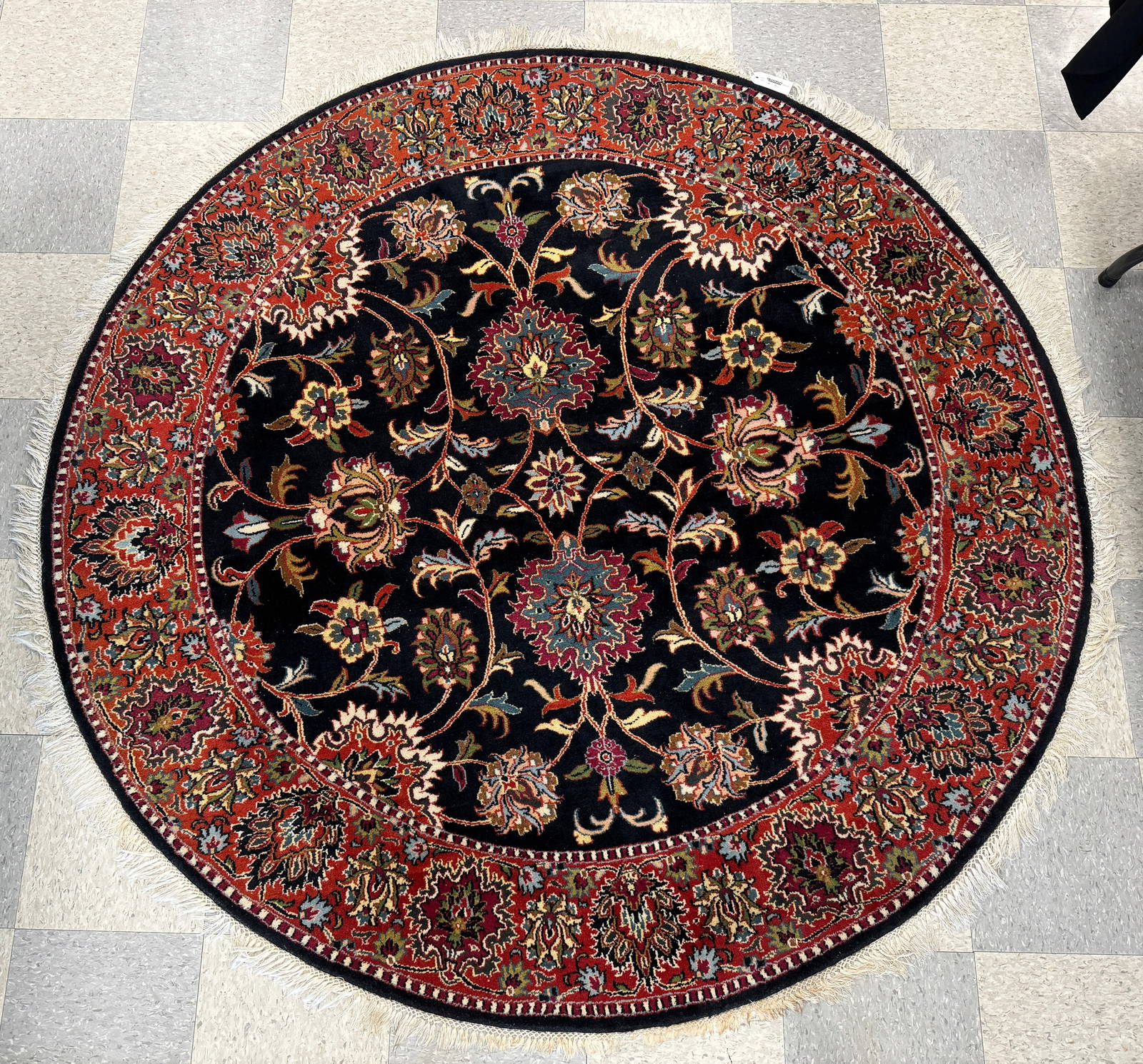 Fine Quality Contemporary Round Oriental Rug Auction