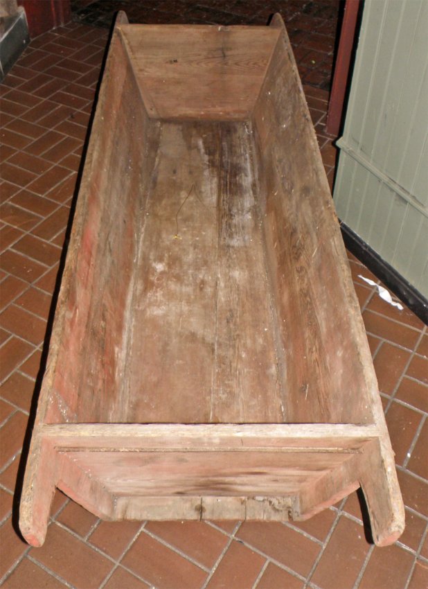 ANTIQUE HOG SCALDING TROUGH : Lot 87