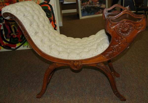 108: TELEPHONE LOUNGE SEAT