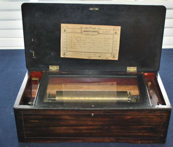 267: 1800's MUSIC BOX