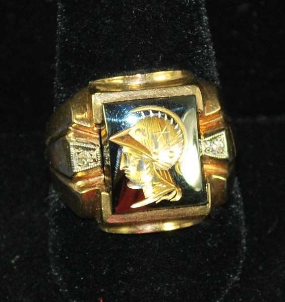157: MENS 10KT 2 TONE ROMAN SOLDIER RING