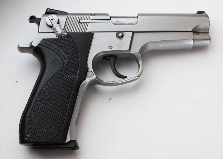S&w Model 5906 Pistol In 9mm Parabellum