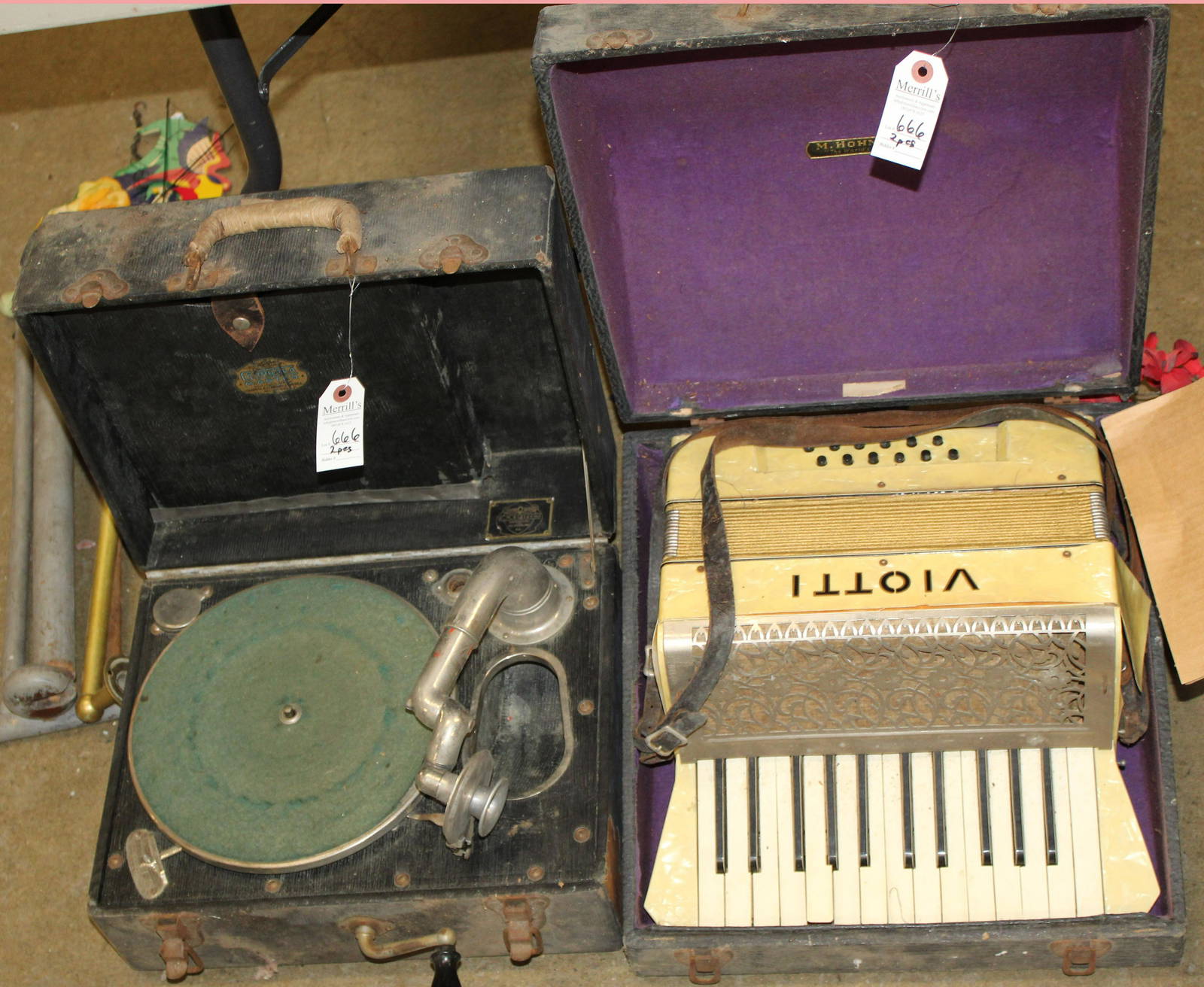 Shell Phonographs & Gramophones for Sale at Auction