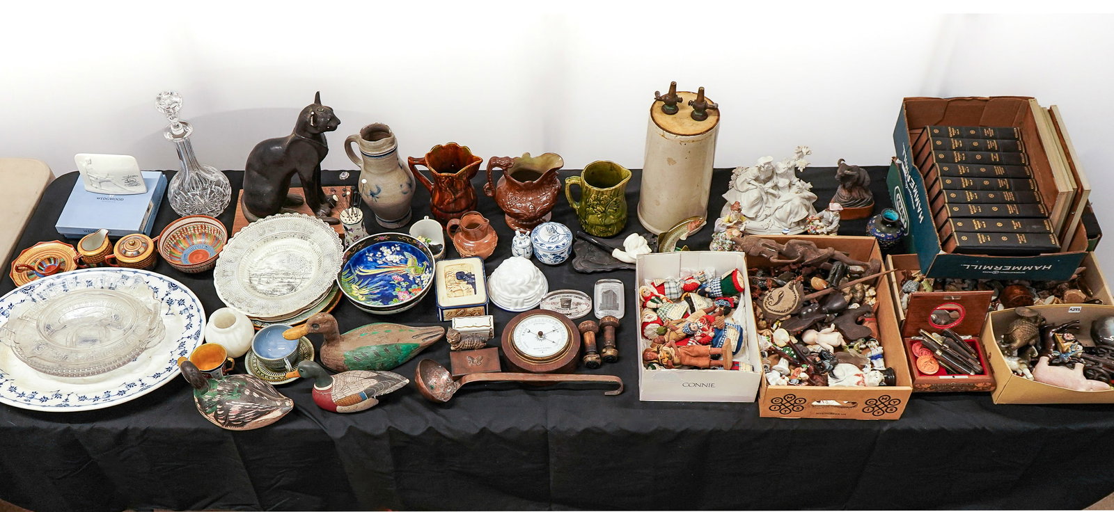 Table Lot Of Smalls - Jul 11, 2025 | Merrill's Auctioneers And ...