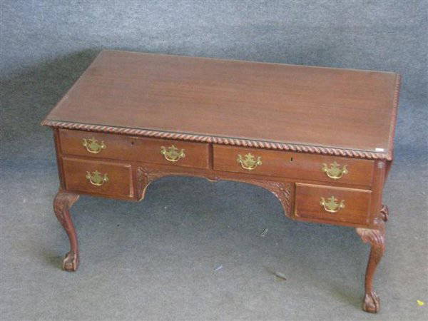 Desk, From The Virginia House Of Delegates, Forme