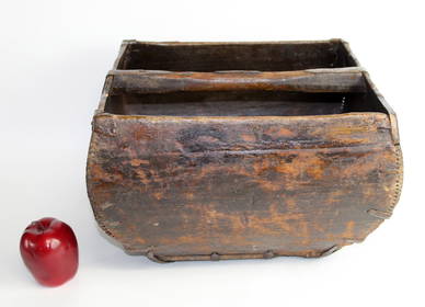 Chinese Ice Buckets & Wine Coolers for Sale at Auction