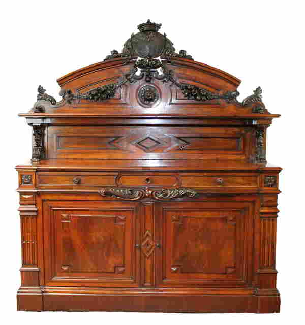 French buffet St Hubert with crown and family crest (#0259) on Jan 07 ...