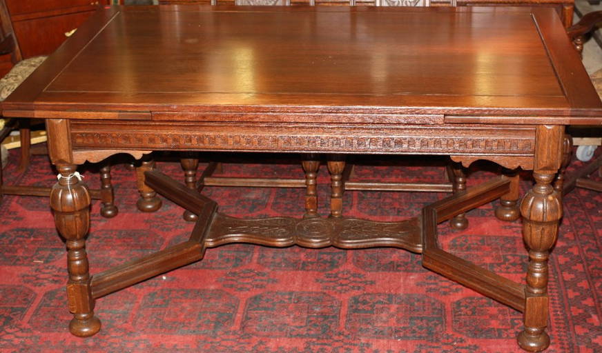 Jacobean Dining Table In Oak With Pull Out Leaves