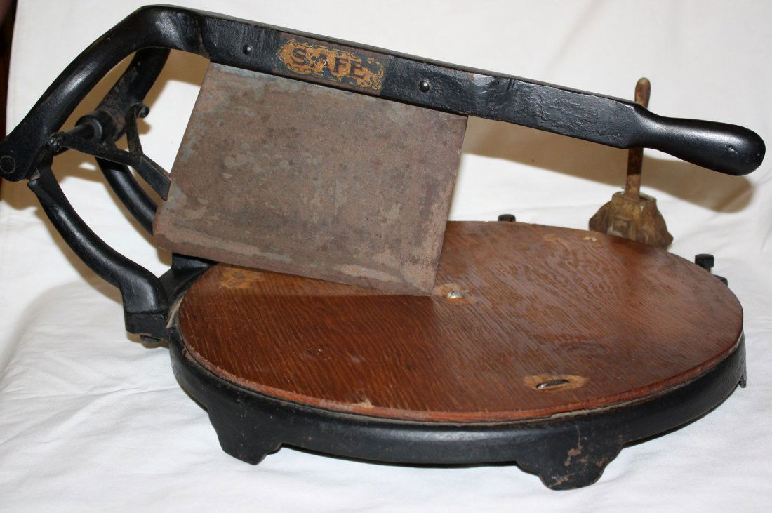 Vintage American cheese wheel cutter