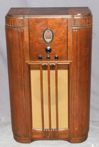 Philco Model 650 cosole radio - Sep 26, 2015 | King Galleries in GA