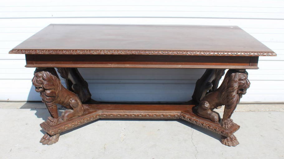 Italian Renaissance Table With 4 Full Figured Lion