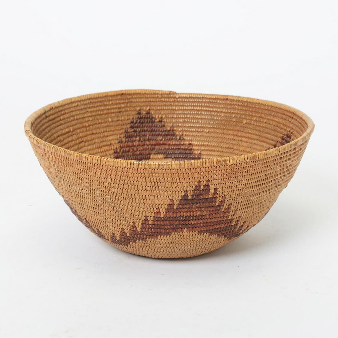 Native American Maidu-Miwok Basket. - Jan 23, 2021 | Michaan's Auctions ...