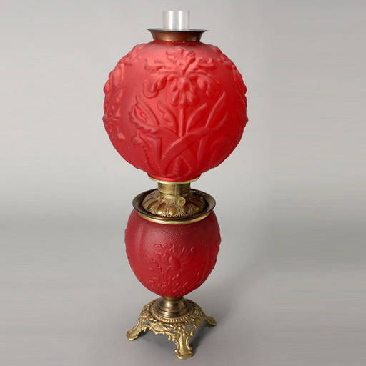 Red Satin Puffin Gone With The Wind Oil Lamp