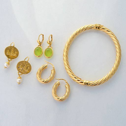 Collection Of Four Jewelry Items.