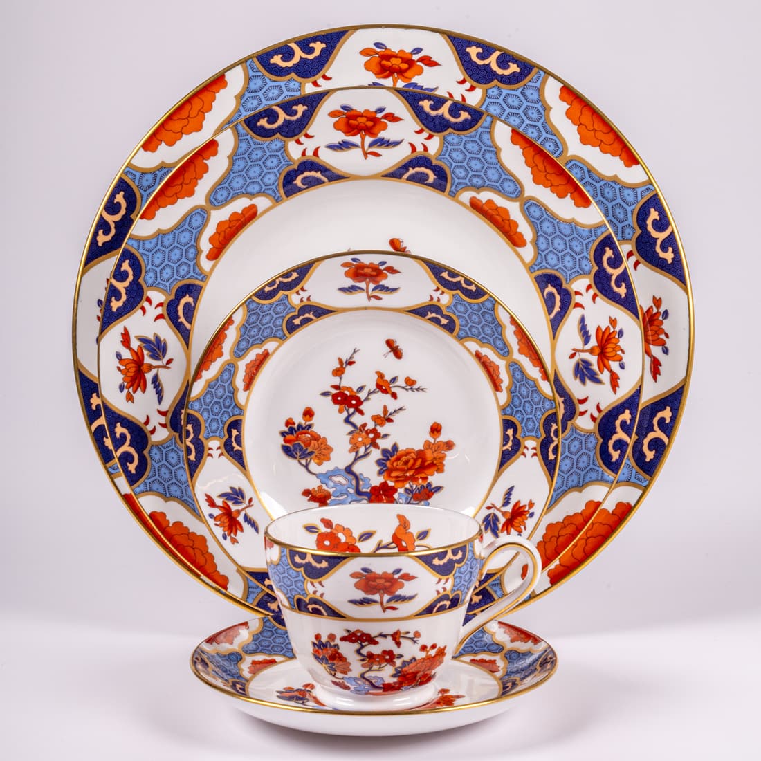 Seventy Six Piece Spode Shima Pattern Dinnerware Set For Twelve Auction