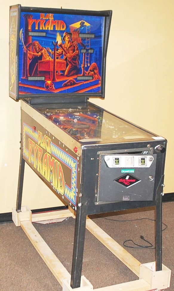 004: BALLY MIDWAY BLACK PYRAMID PINBALL MACHINE