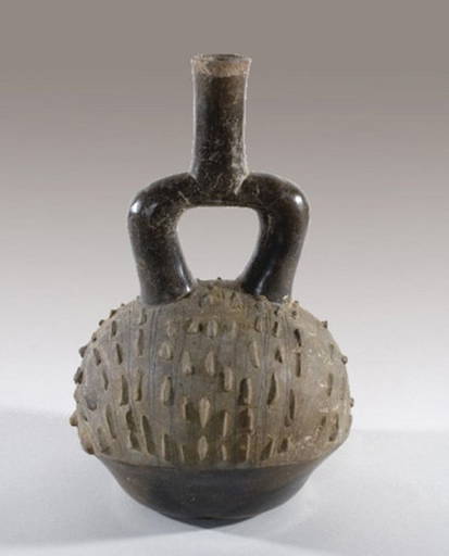 Cupisnique / Chavin Spondylus Shell Bottle