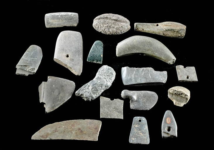 16 Native American Stone Pieces + 1 Maya Jadeite Celt (#0265) on Nov 28 ...