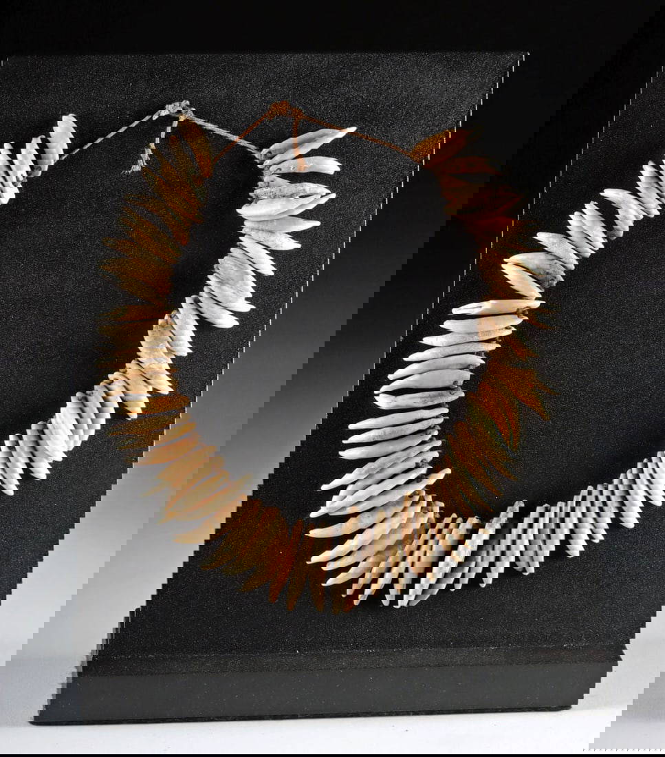 18th C. Hawaiian Dog Tooth Necklace, Kupe'e Niho 'ilio Auction